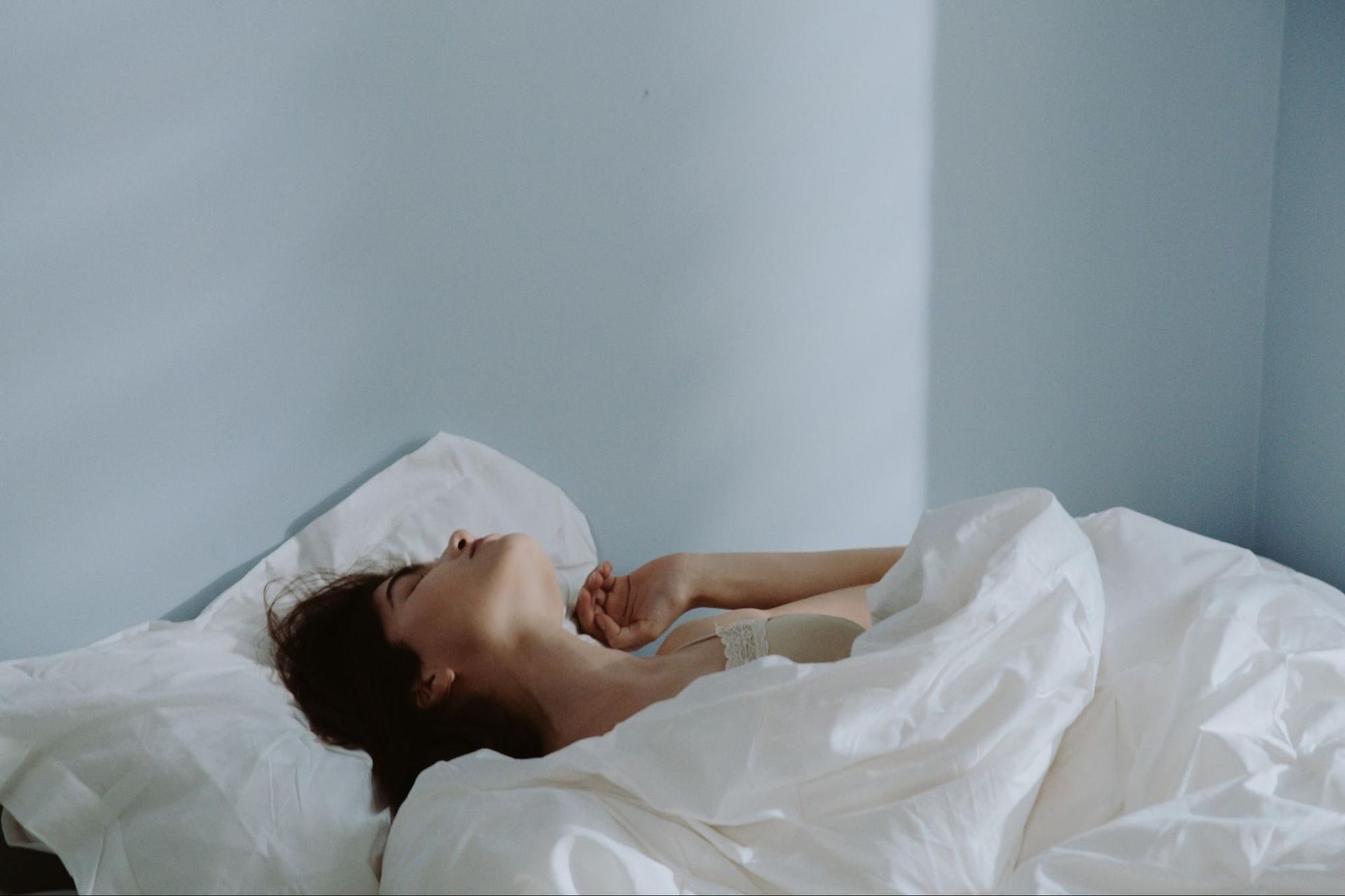 Apa Itu Sleep Paralysis? Ketahui Penyebab dan Tips Mengatasinya