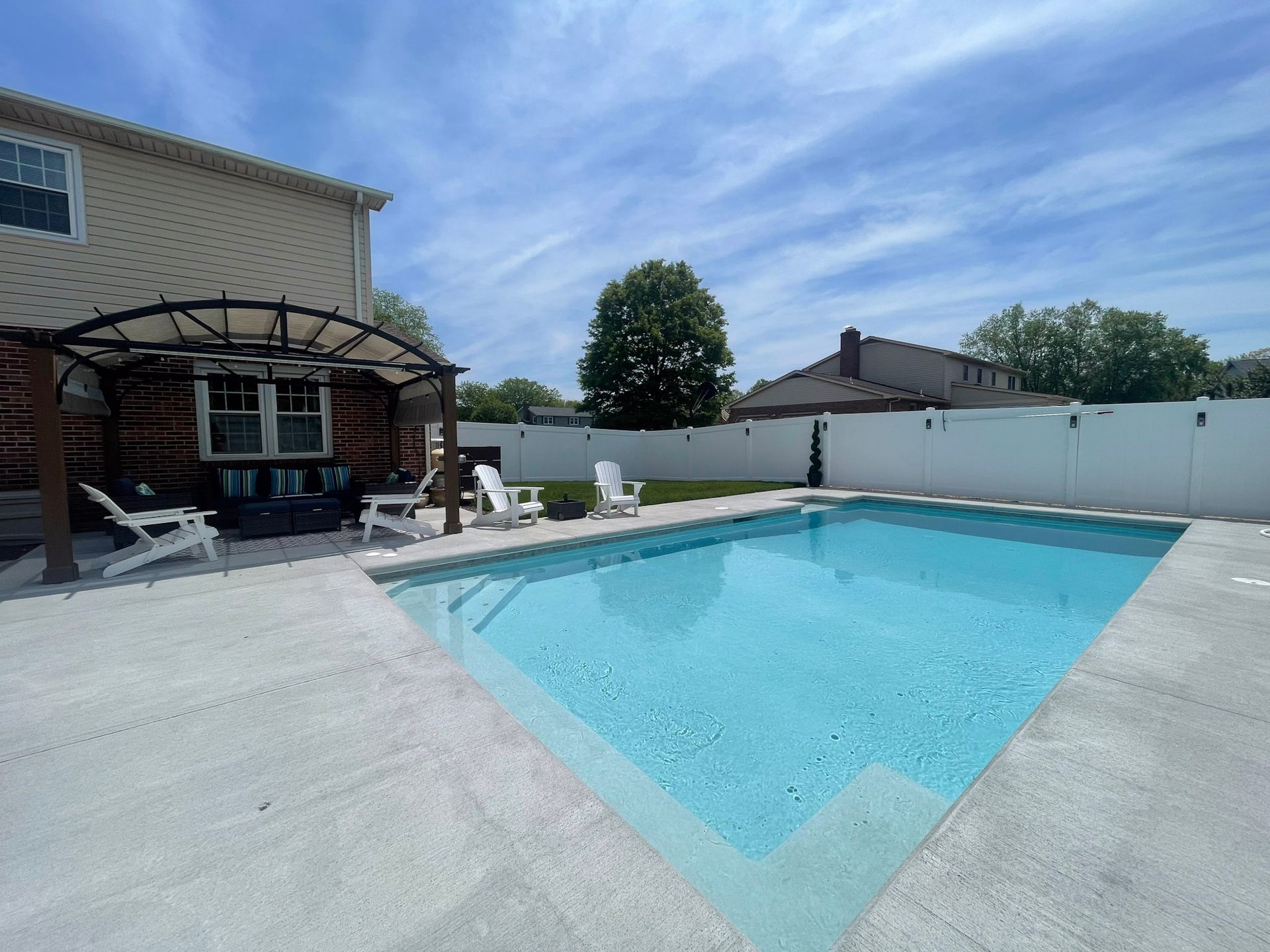 Pool Decks that Set Off Your Outdoor Living Space