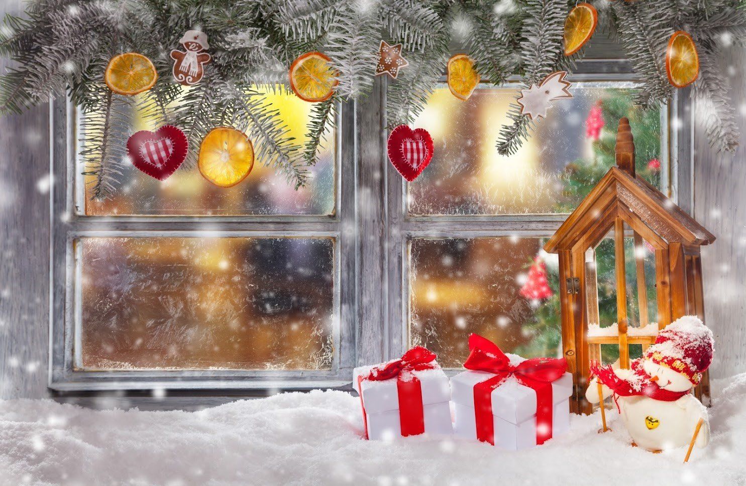 Feeling Festive: Dressing Your Windows for the Holiday Season