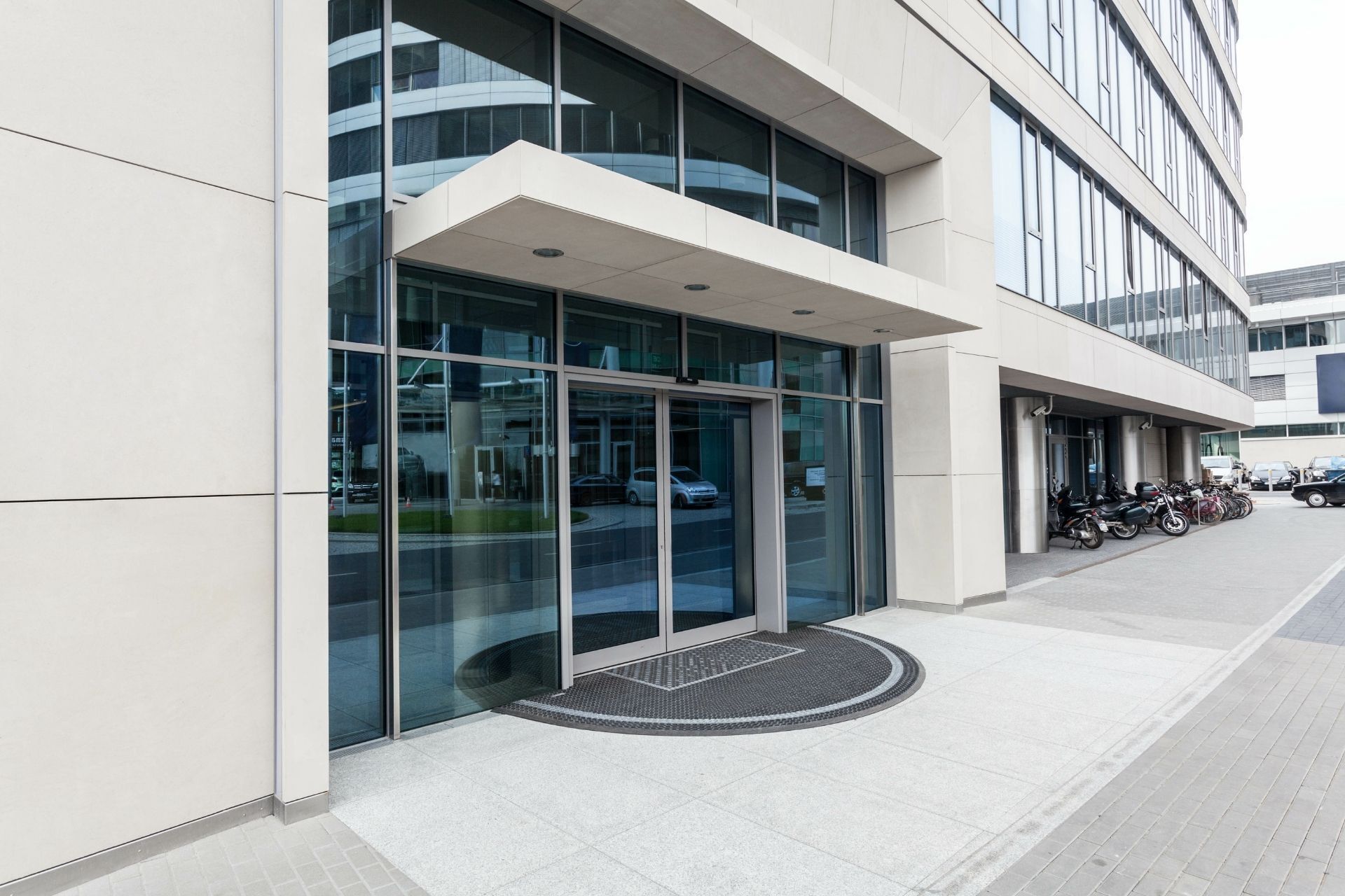 Reasons To Install Automatic Doors in Commercial Buildings