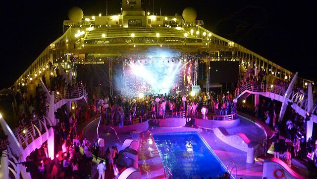 How to plan the perfect yacht party?
