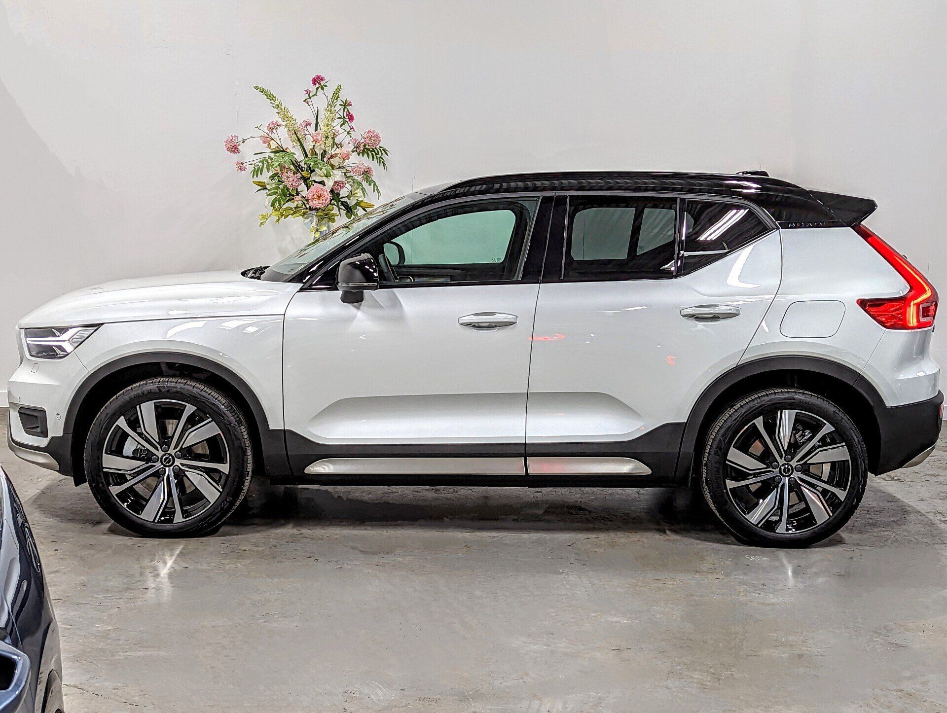 Volvo XC40 Recharge Single Motor FWD Pro Crystal White Pearl