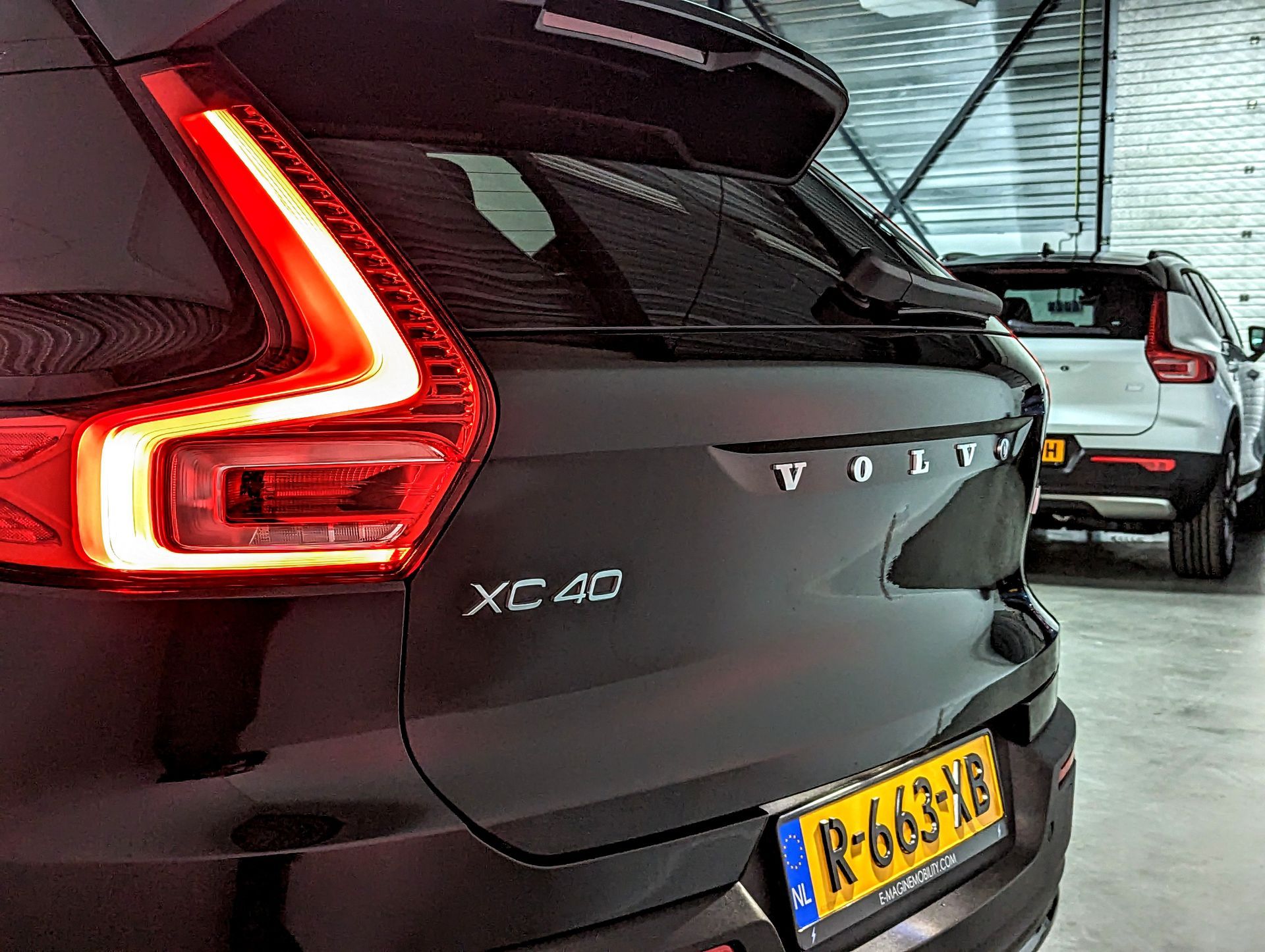 Volvo XC40 Recharge Single Motor FWD Core Black Stone solid