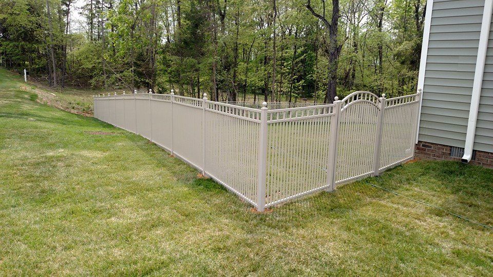 Holman Fence LLC | Fence Contractors | Kernersville, NC
