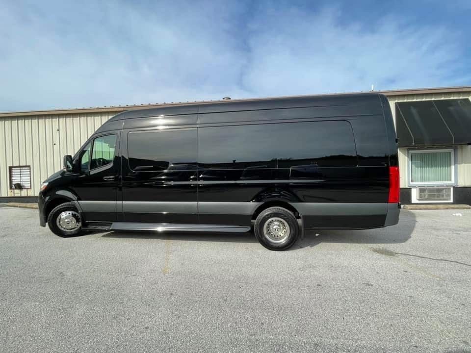 Luxury Transportation Service | Sabra Limo Service | Seattle, WA