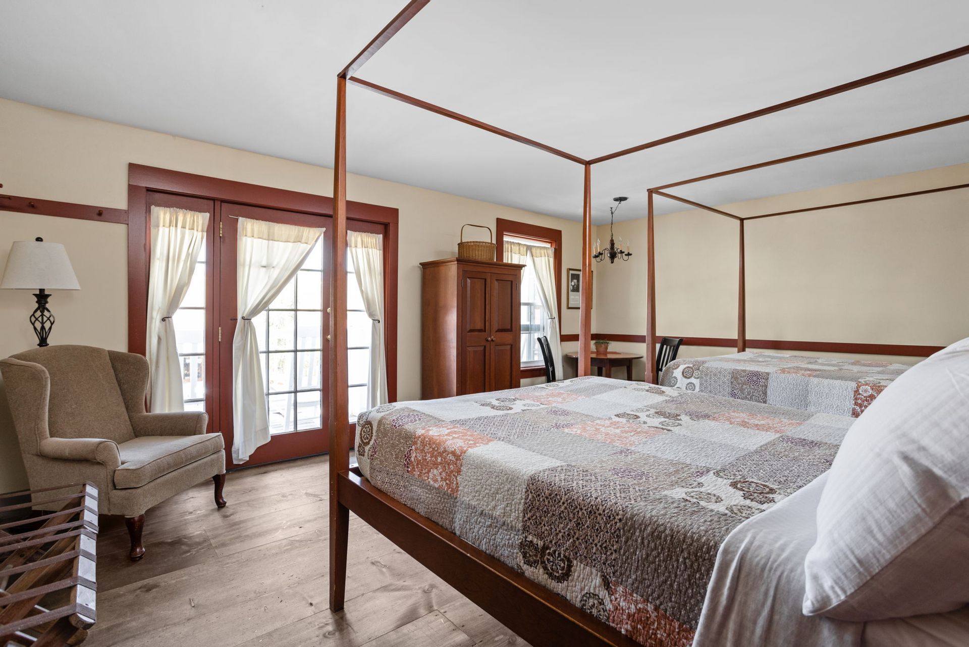 Room | Artists Colony Inn | Nashville