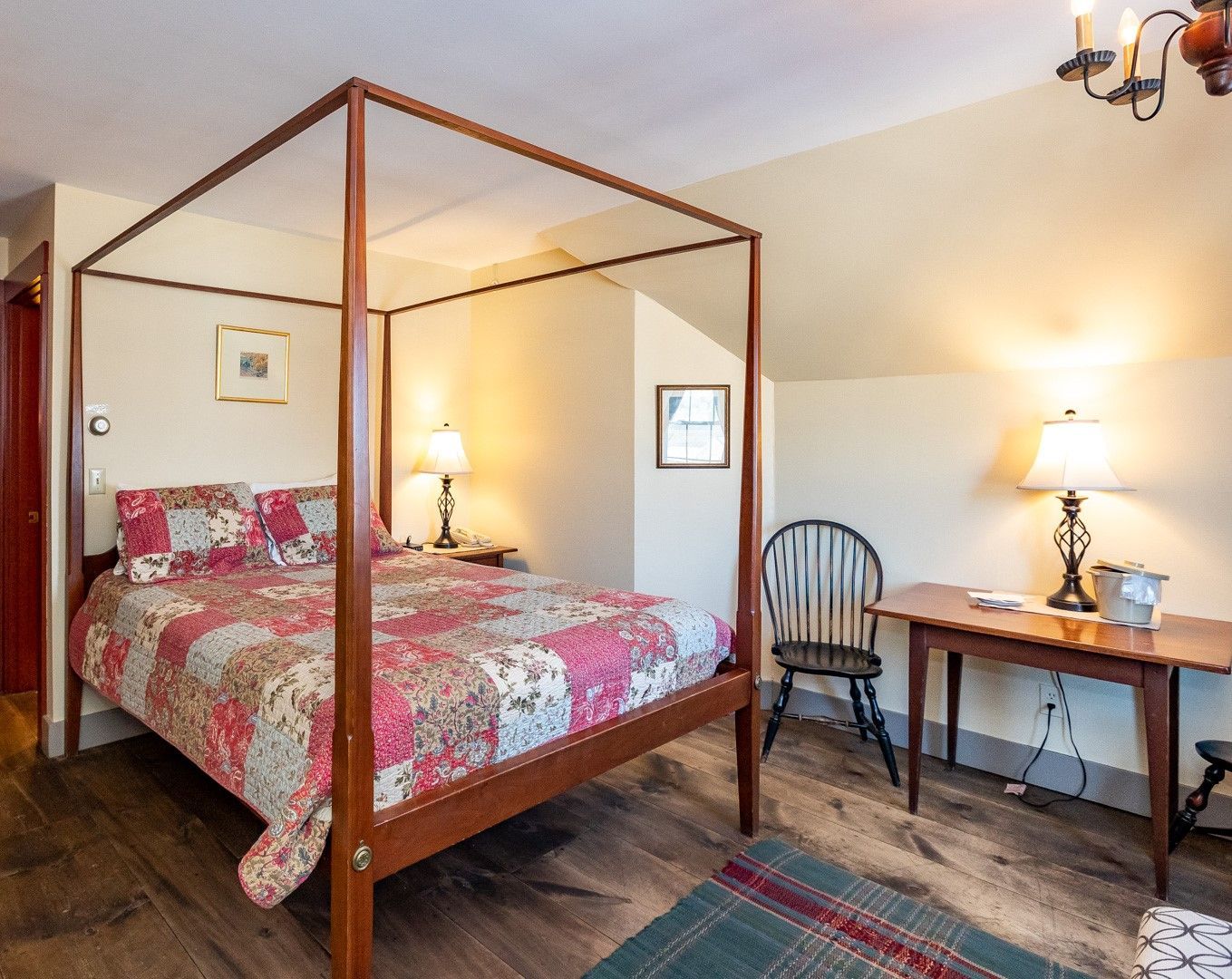 Room | Artists Colony Inn | Nashville