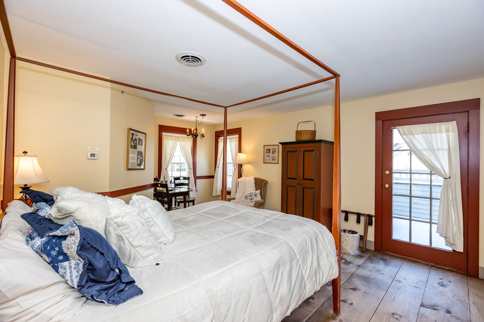 Room | Artists Colony Inn | Nashville