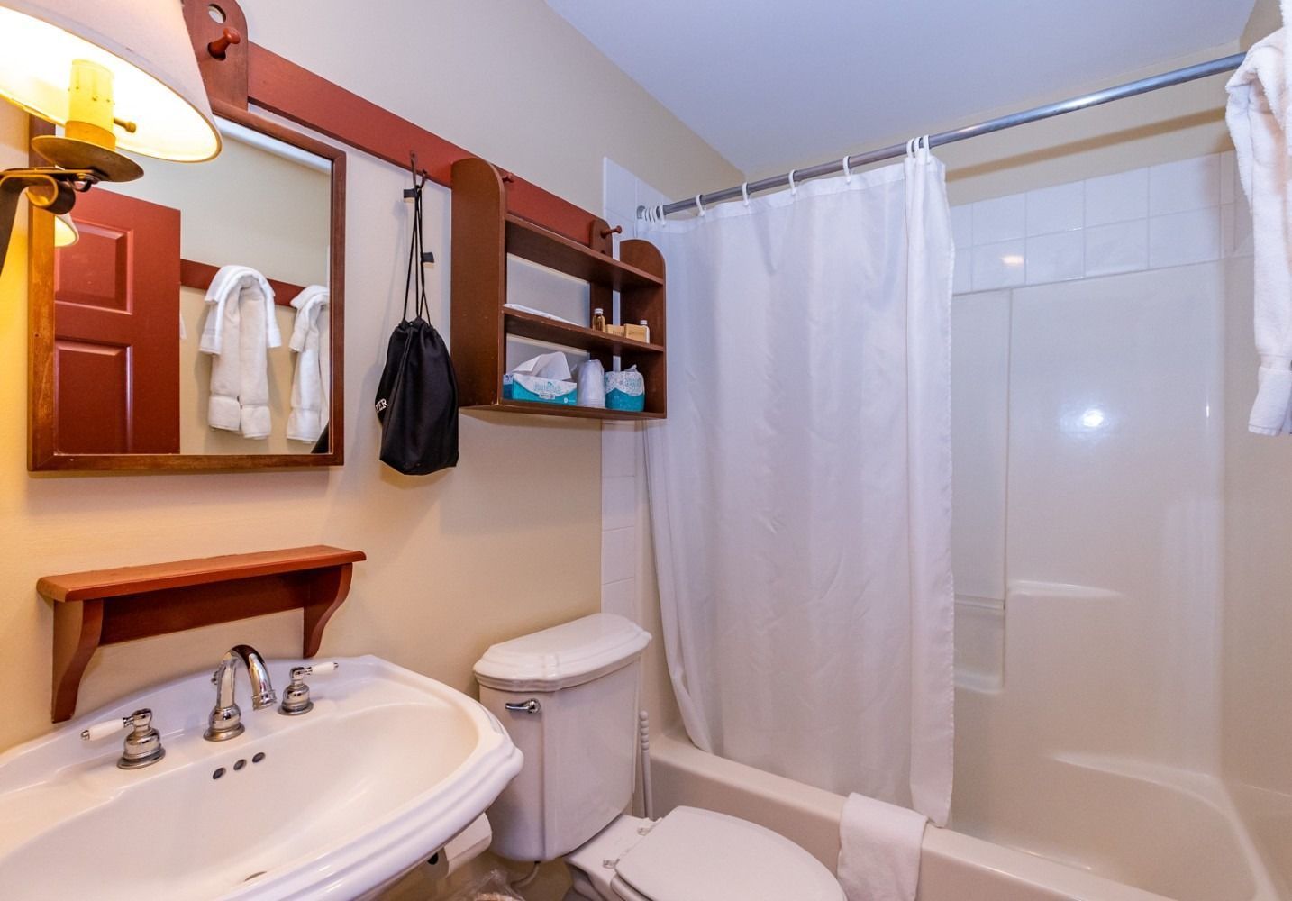 Room | Artists Colony Inn | Nashville