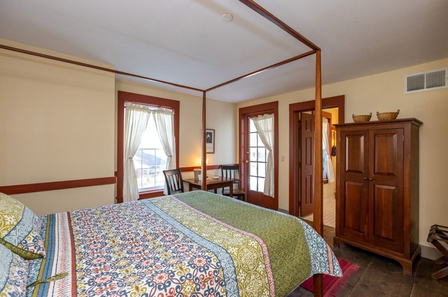 Room | Artists Colony Inn | Nashville