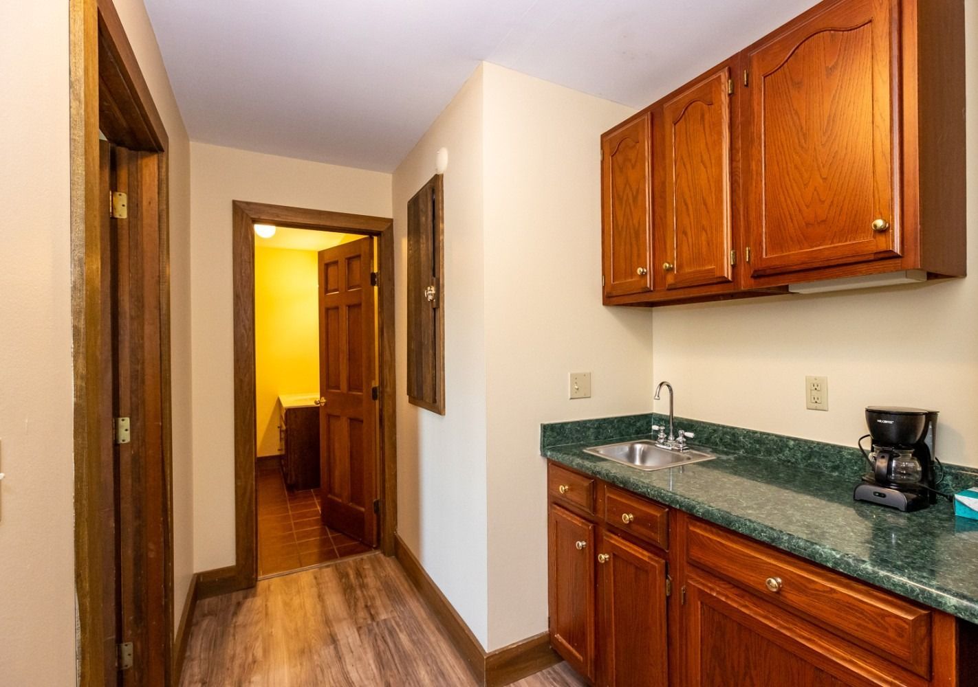 Room | Artists Colony Inn | Nashville