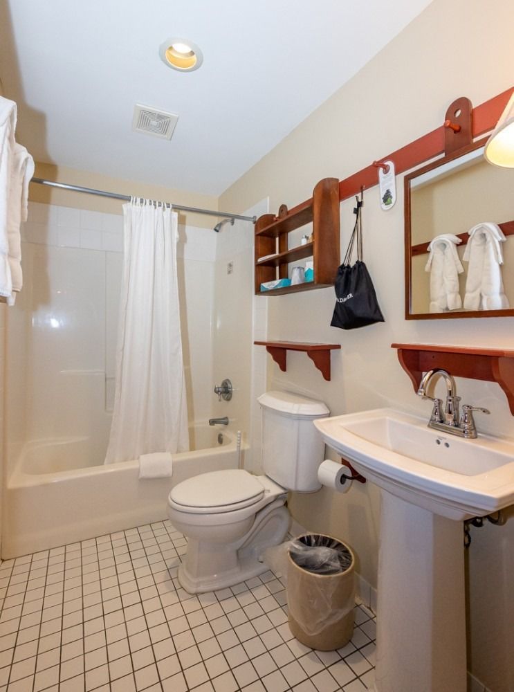 Room | Artists Colony Inn | Nashville