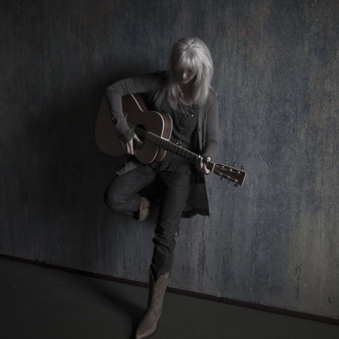 Emmylou Harris Official Website | Bio