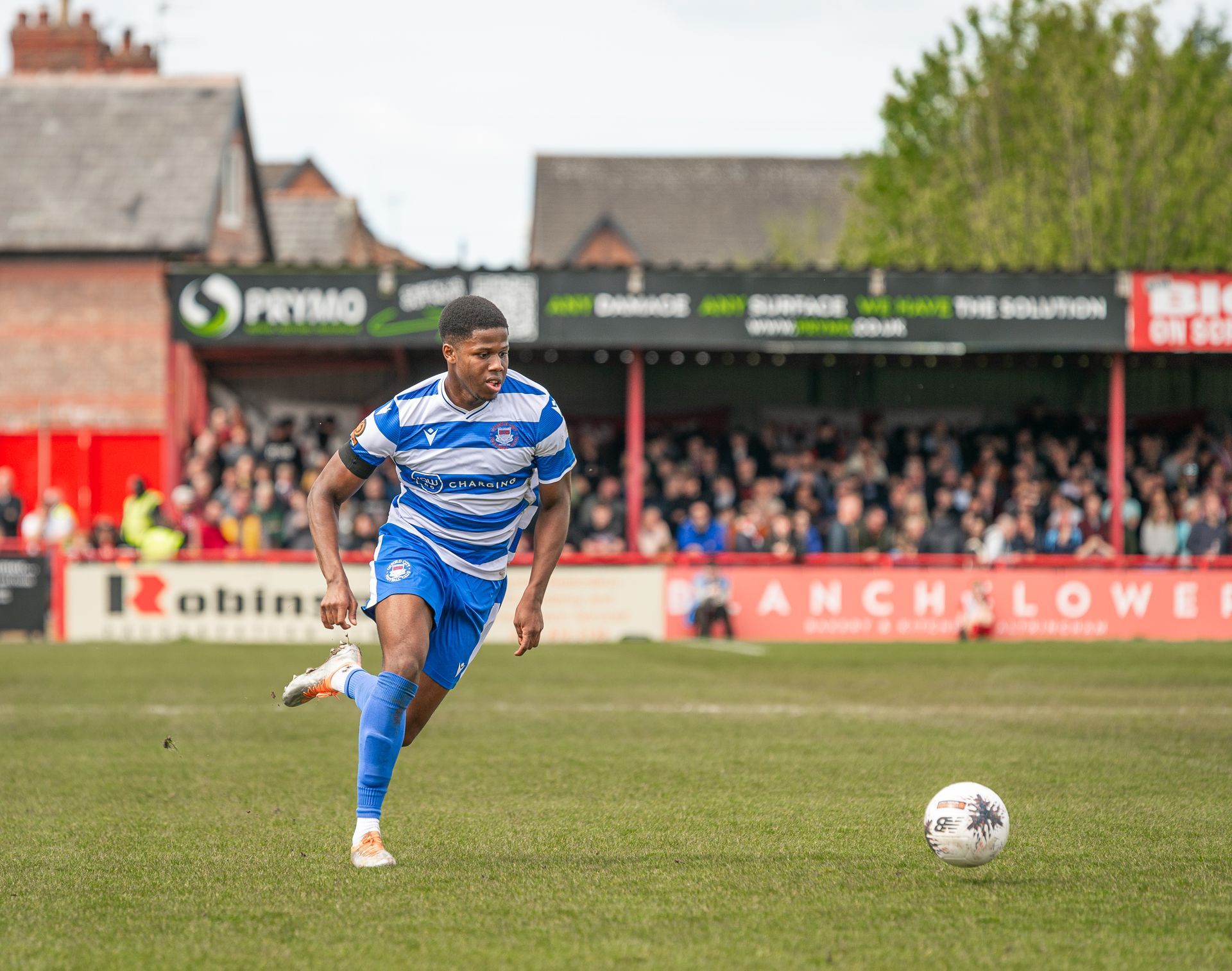 Andre Burley signs new Oxford City deal