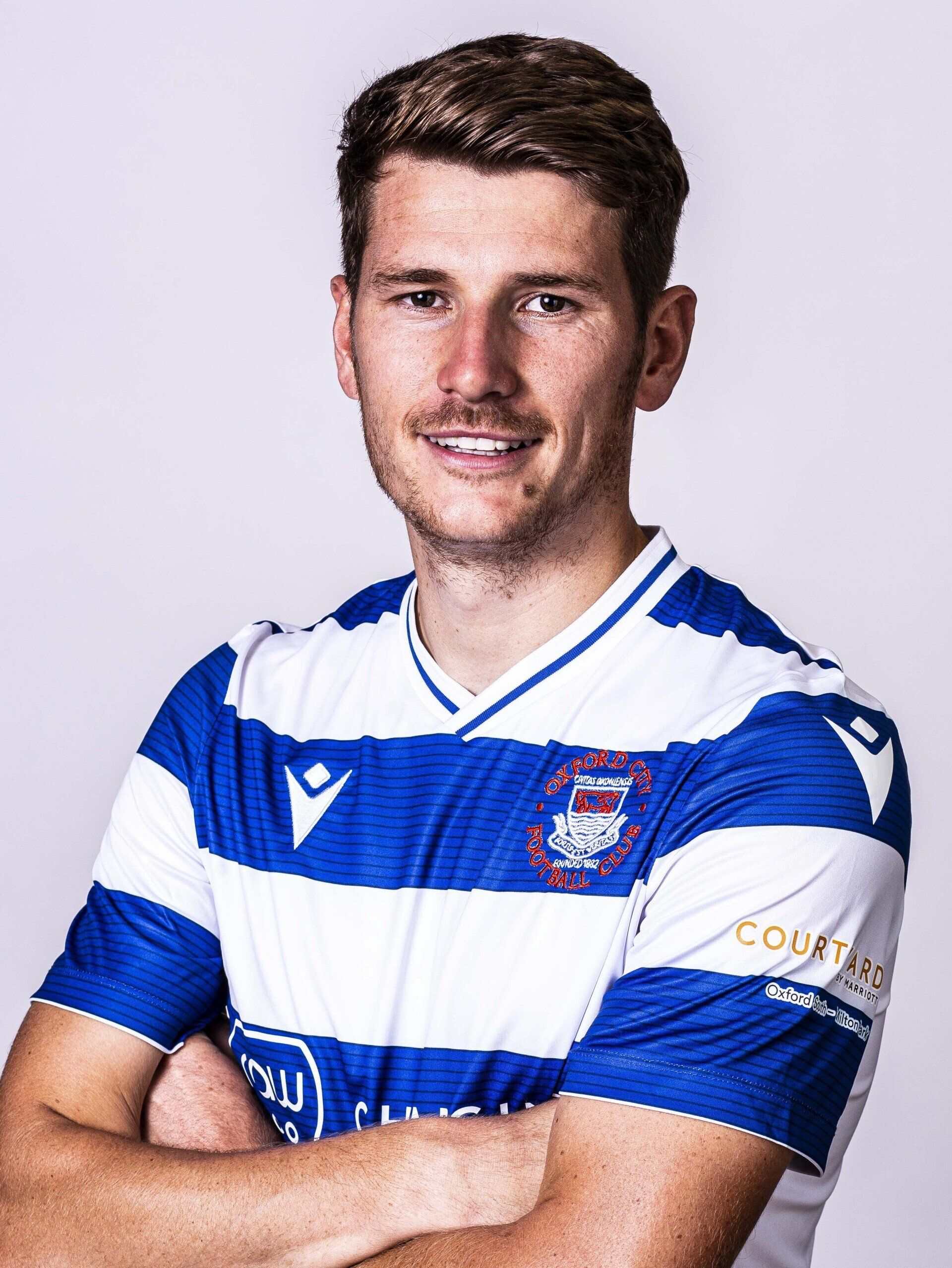 MEN'S FIRST TEAM PLAYER