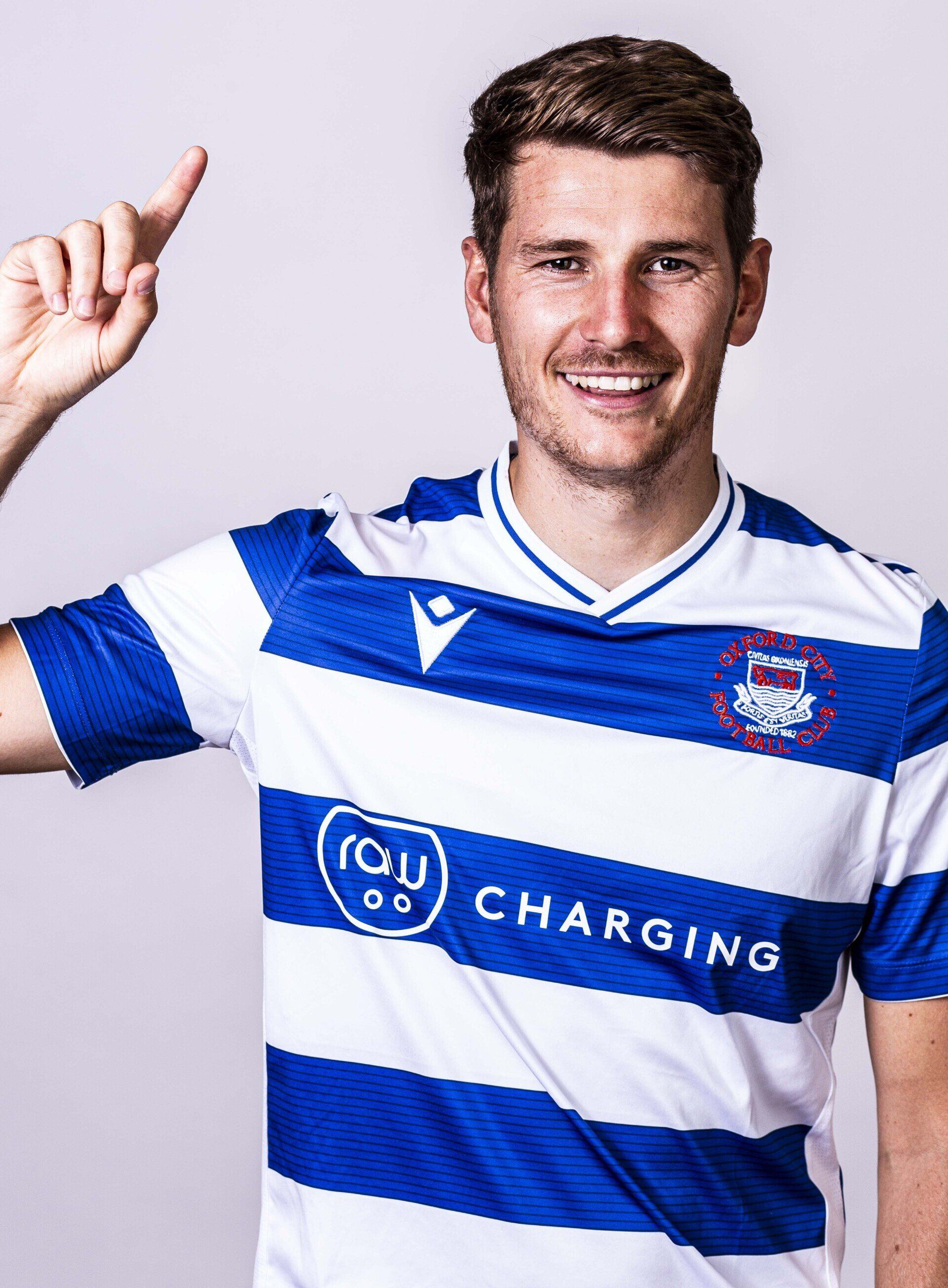 MEN'S FIRST TEAM PLAYER