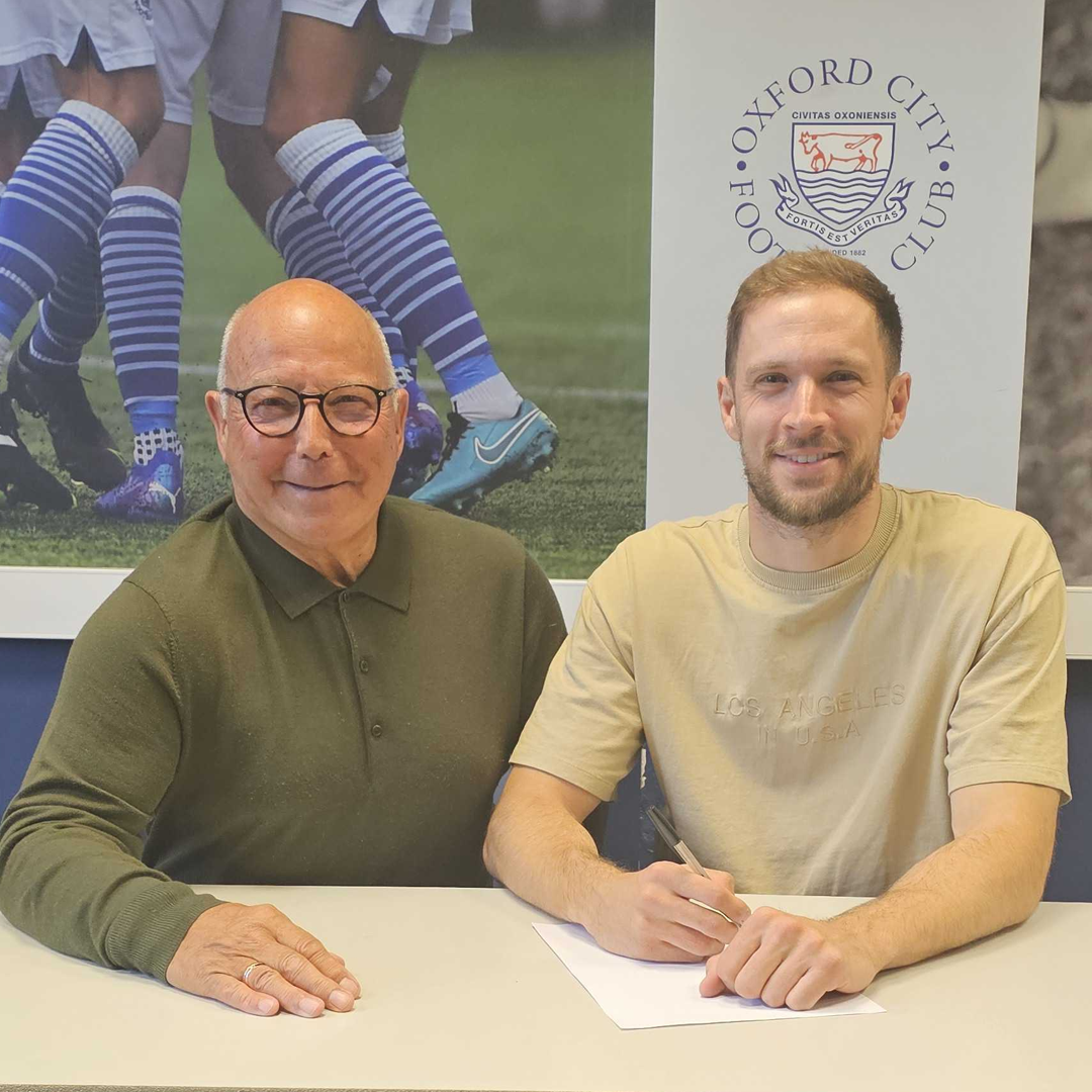 Reece Fleet signs new Oxford City deal