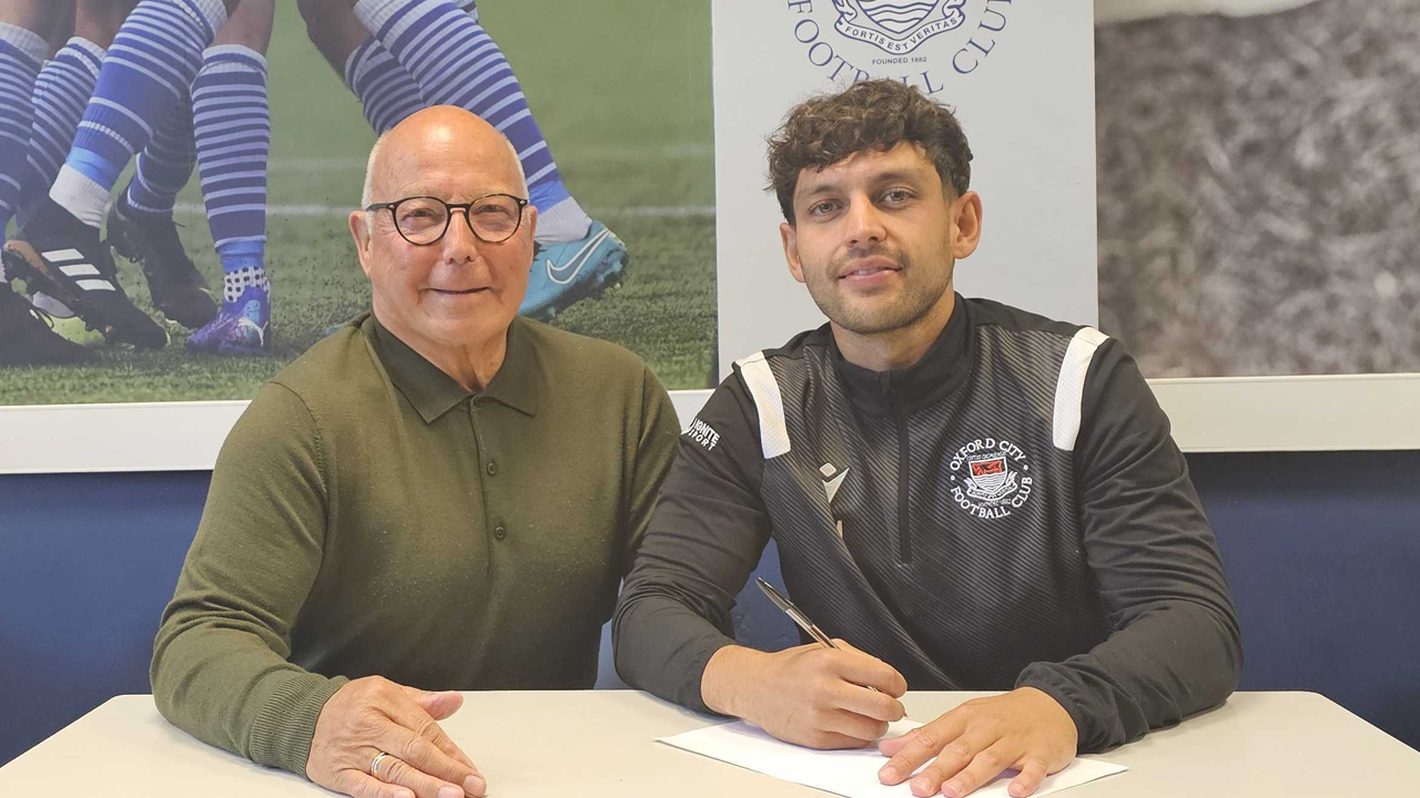 Zac McEachran signs new Oxford City deal