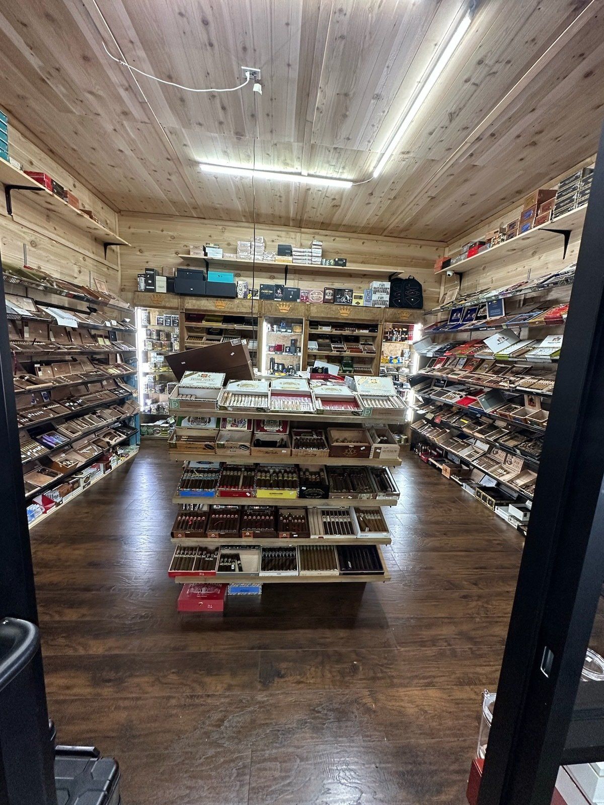 About Us | Crown Smoke Shop & Cigar Lounge | Kentucky