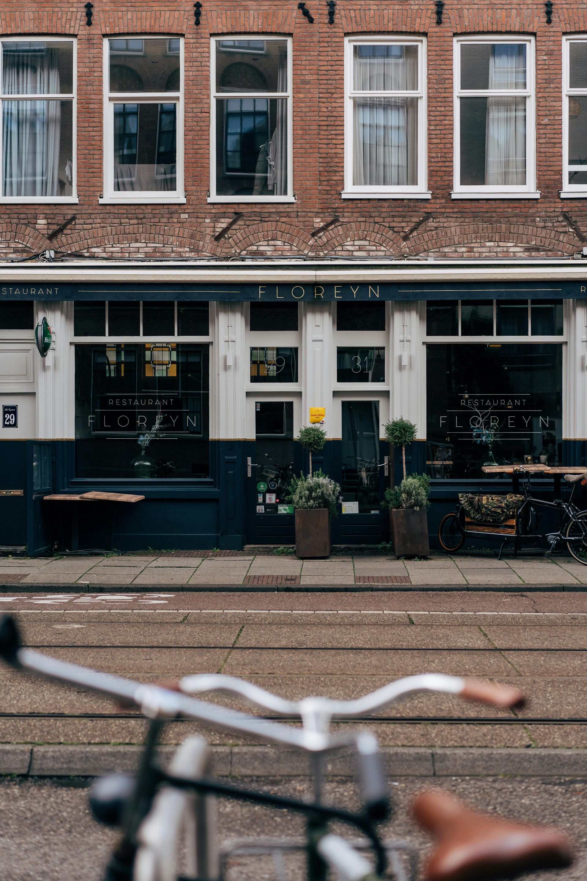 Making Your Business Storefront Stand Out: Creative Ideas to Attract ...