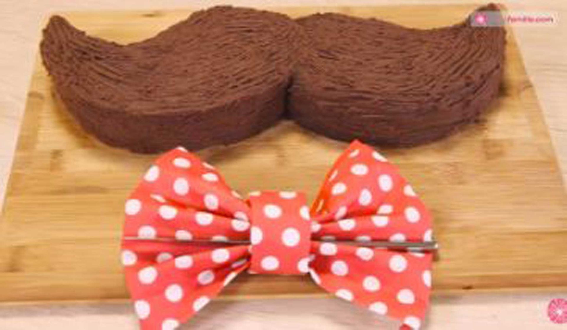 How to Make a Mustache Cake: Recipe and Steps