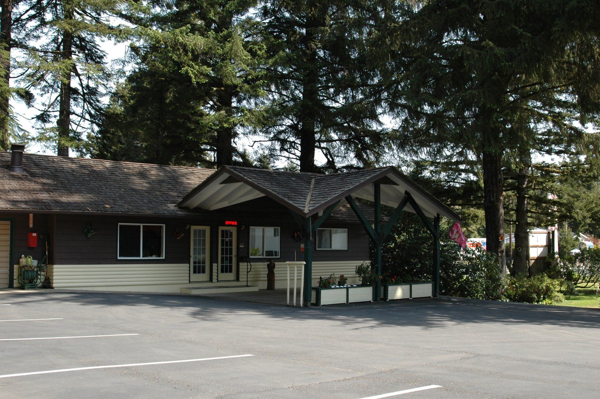 The Park Motel and Cabins – Rustic Charm on the Oregon Coast