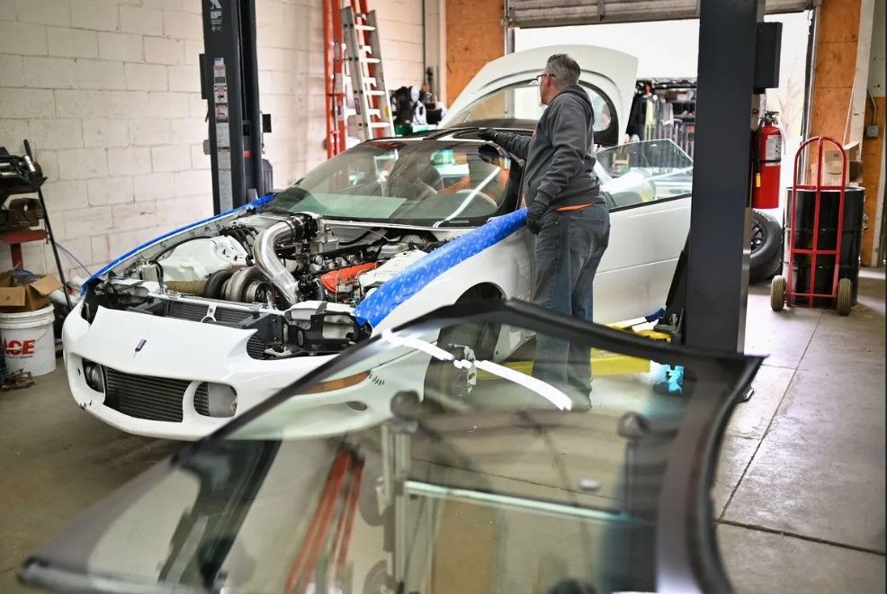 We replace auto windshields, side and back windows, sunroof. Topeka KS