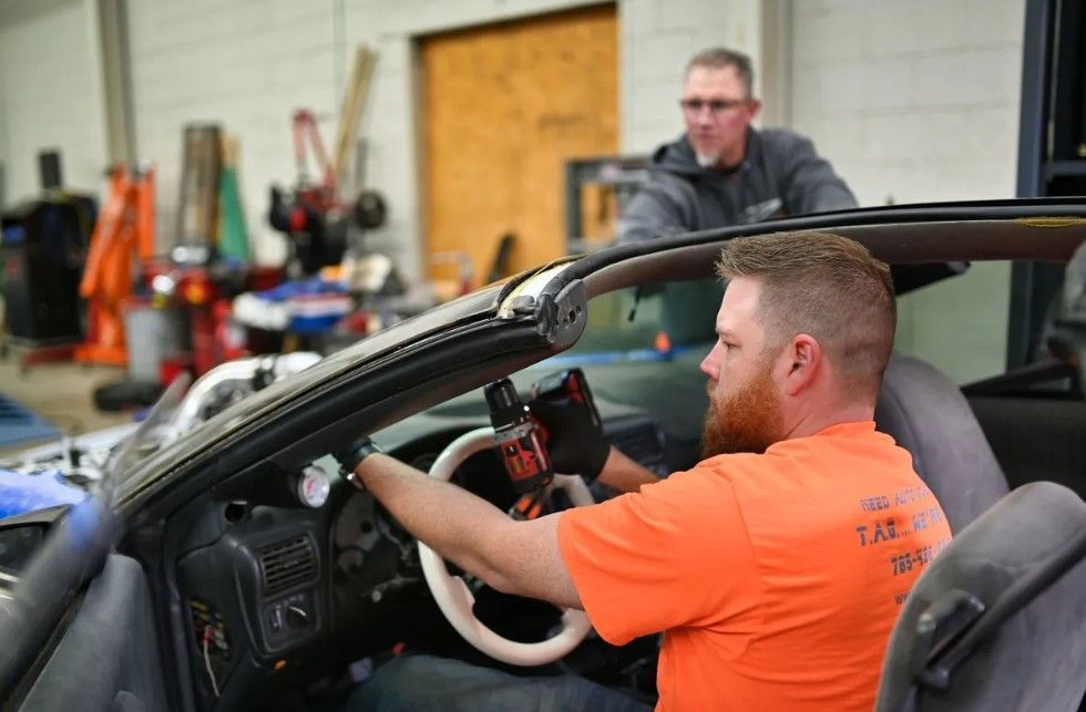 We replace auto windshields, side and back windows, sunroof. Topeka KS