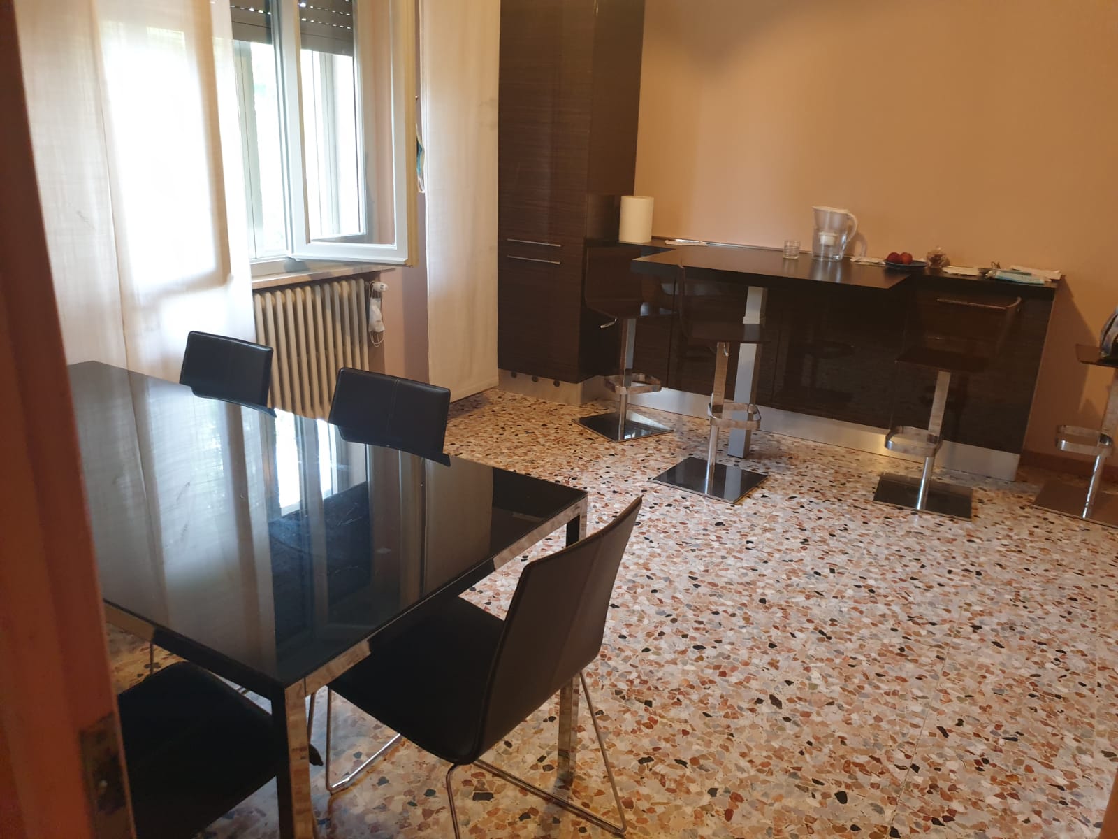 VILLA SINGOLA CON CAPANNONE CASALOLDO