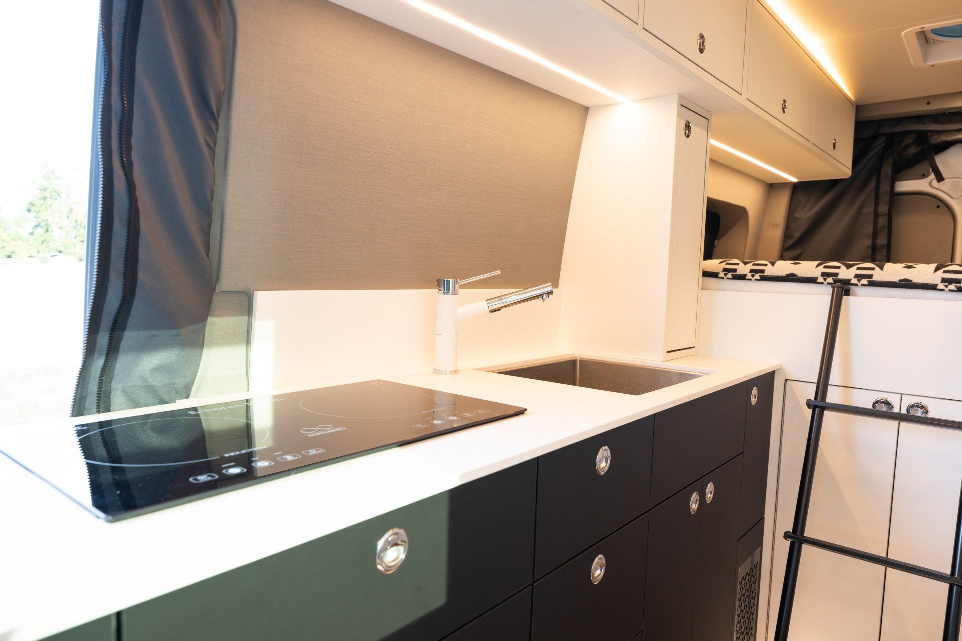 ZEPPELIN | Benchmark Vehicles