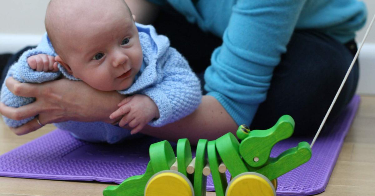 Why Crossing the Midline is so important for baby