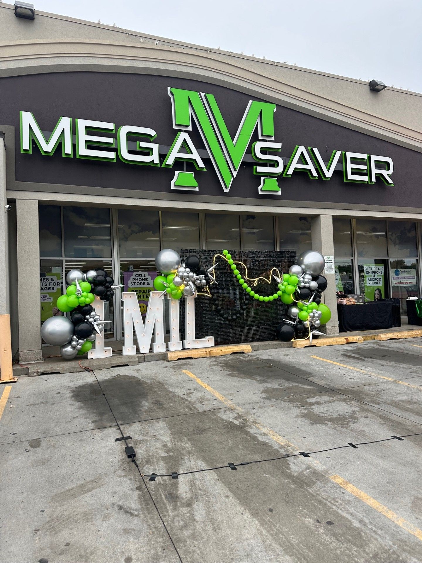 What Is a Balloon Garland