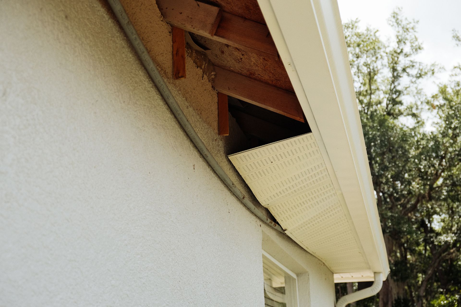 Soffit Repair Services in Oviedo and Surrounding Cities