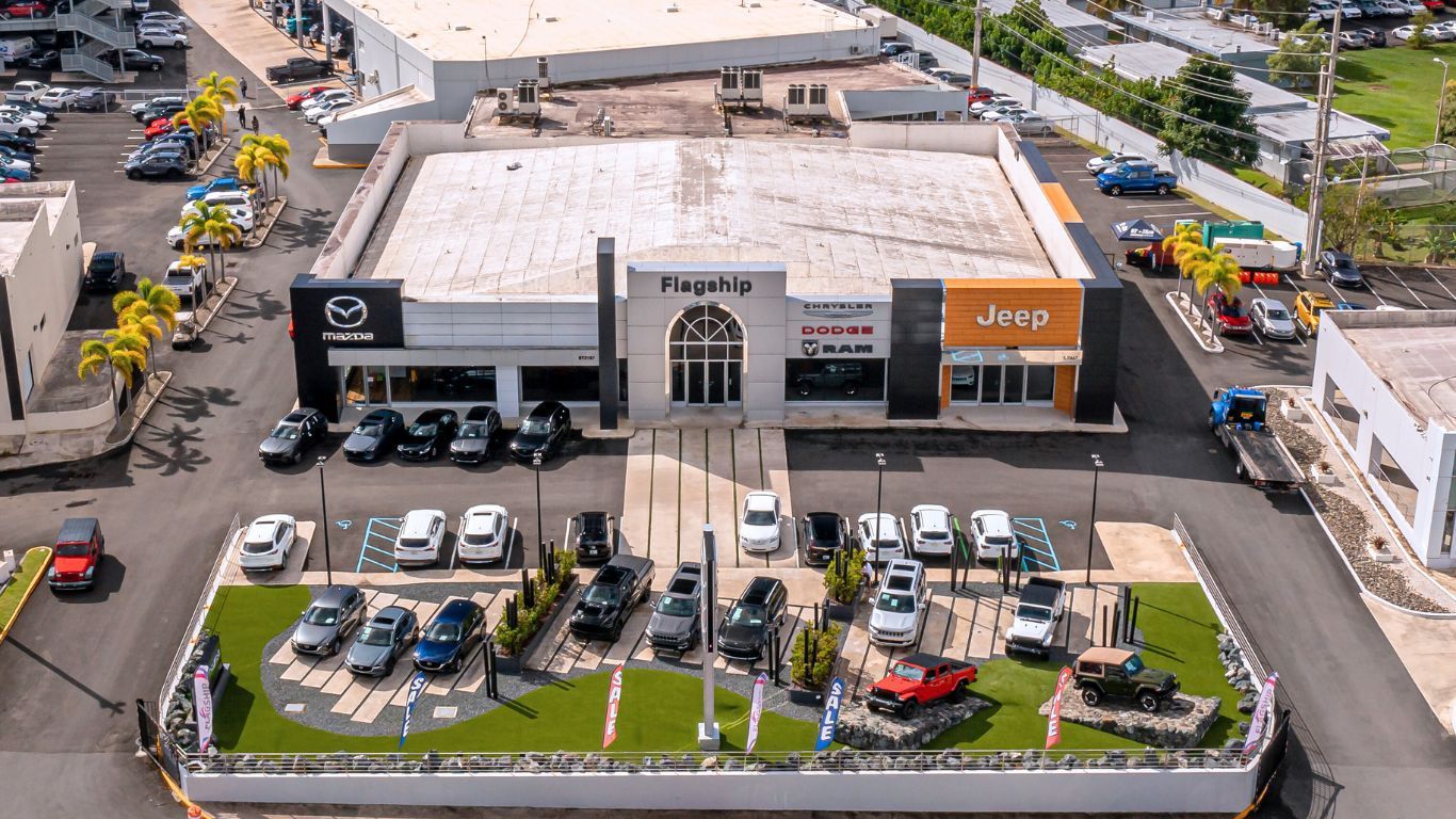 Flagship Mazda Jeep Chrysler Bayamón | DEV Builders Group