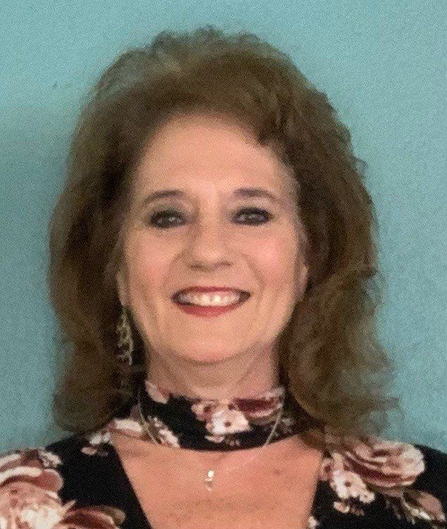 Kim Knowles - Facebook, Instagram, Twitter [Profiles]