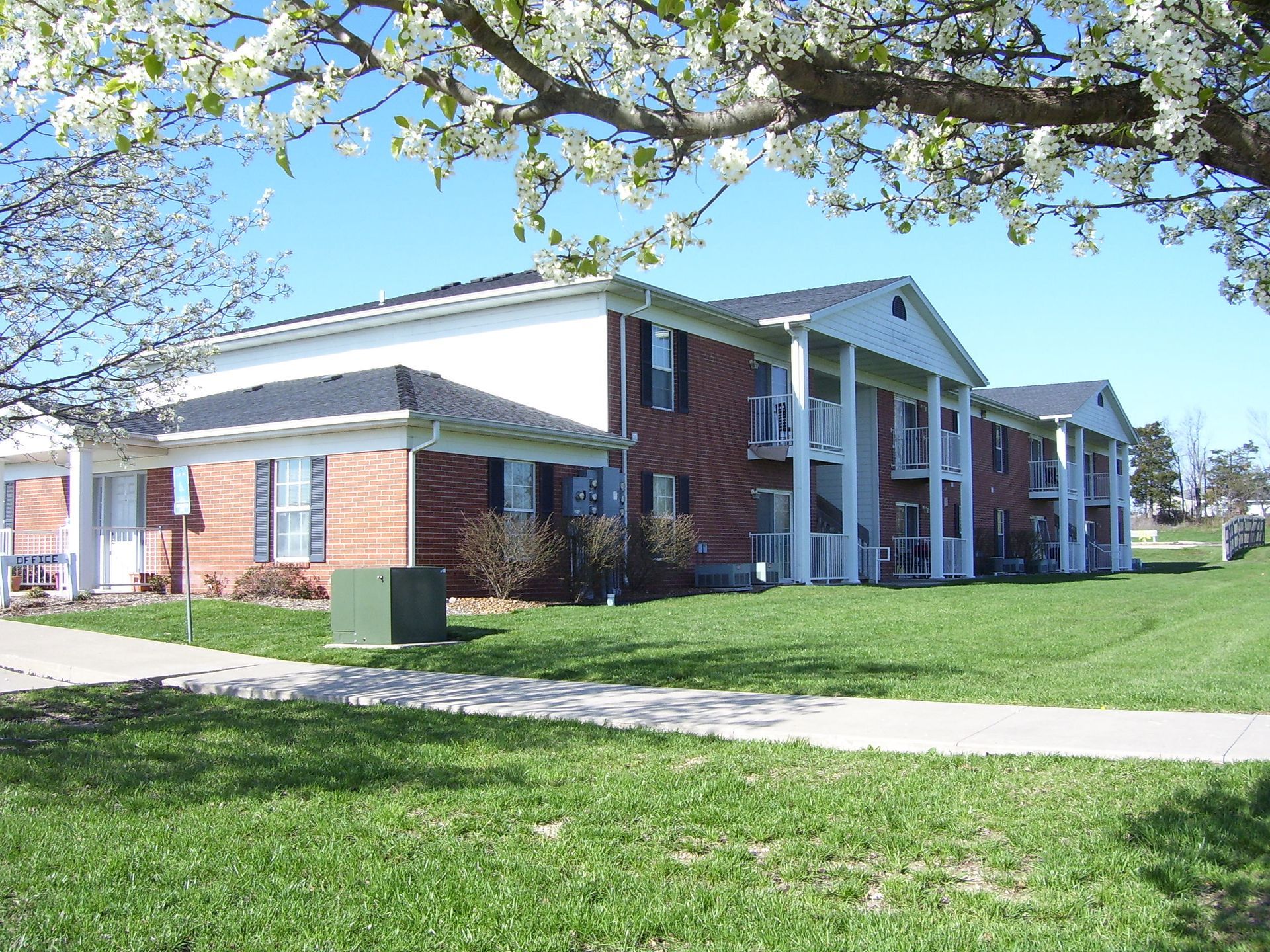 Callaway Villa Apartments - Holts Summit, MO