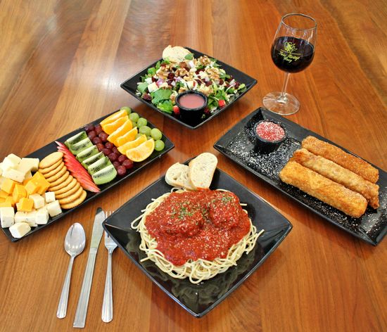 Hans' Place | Menu | Restaurant | Outdoor Dining | American Food