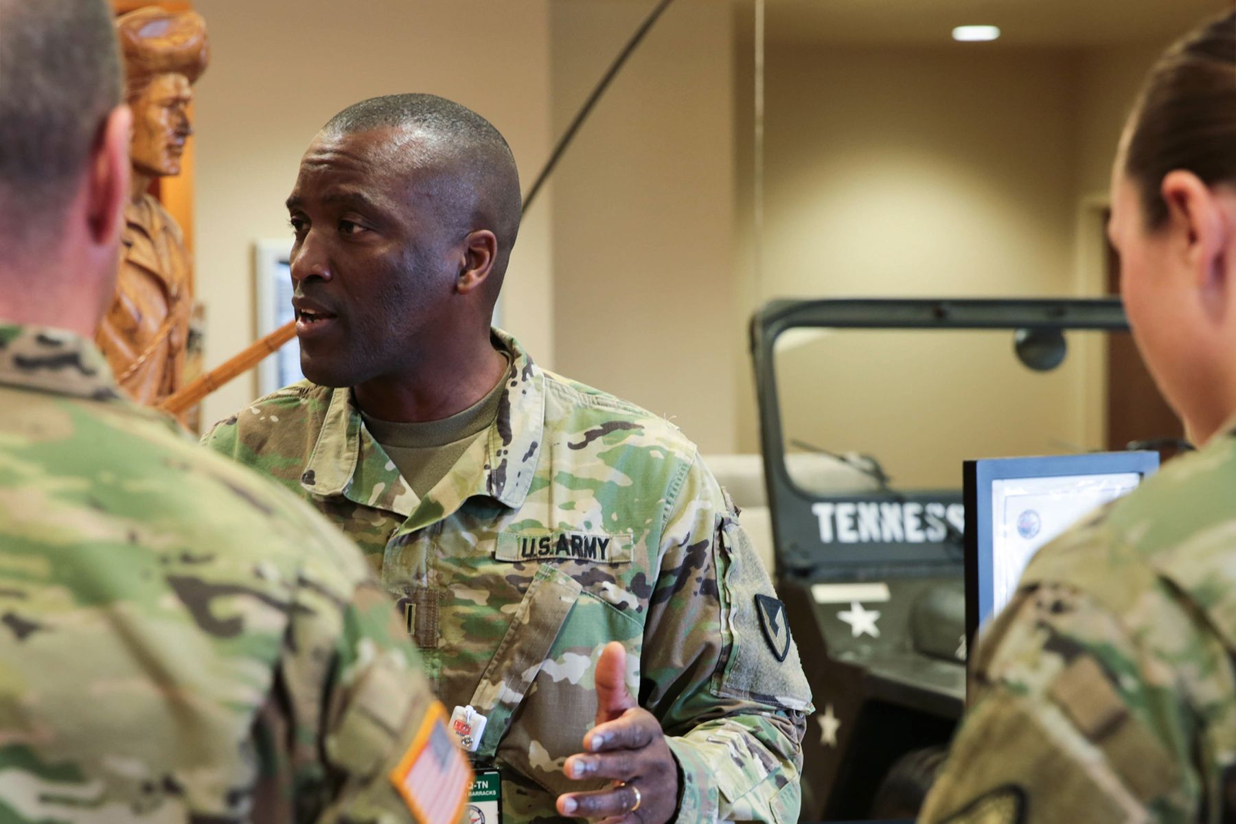 The Differences Between an Officer and an Enlistee