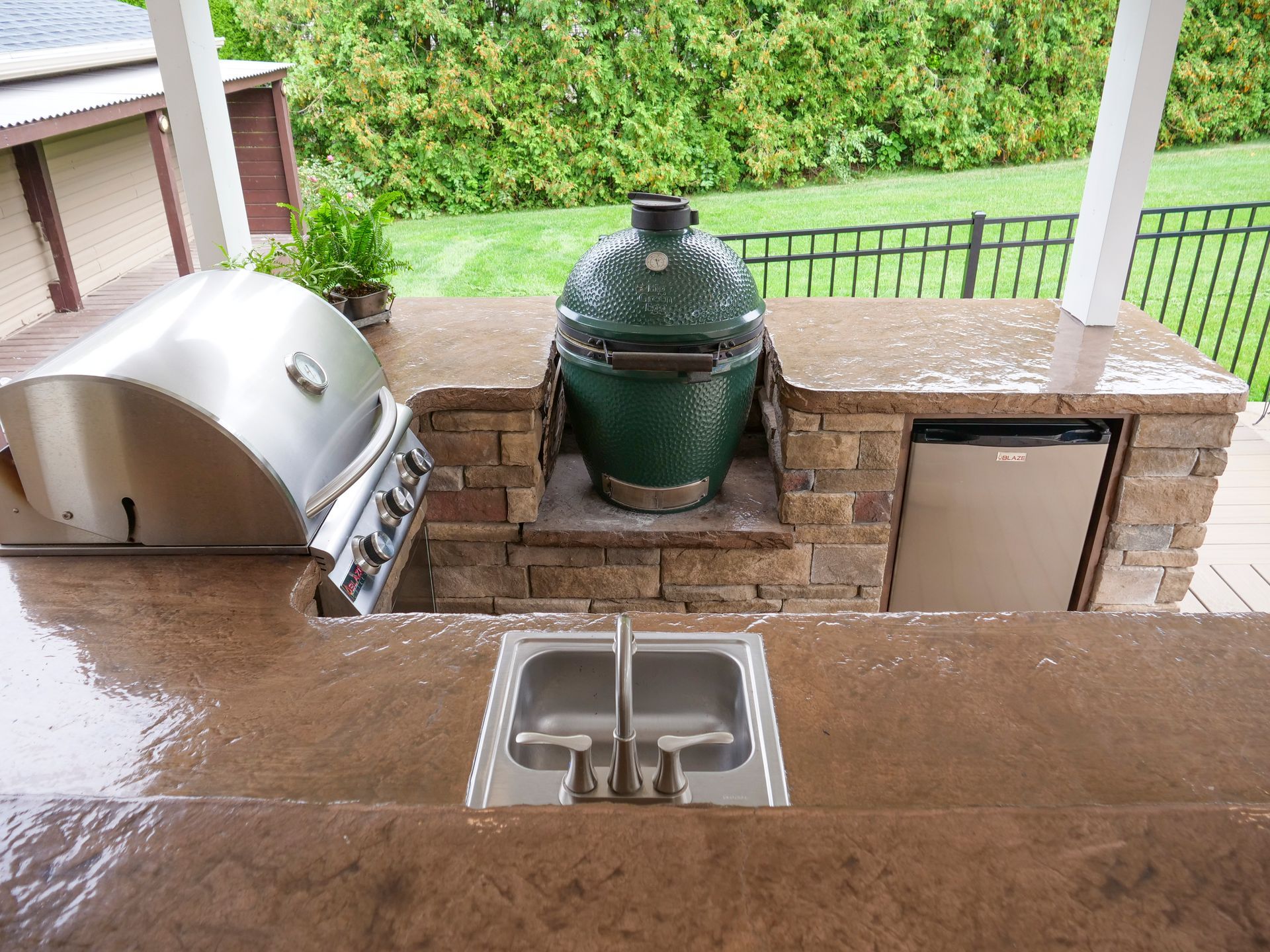 The Best Time to Build An Outdoor Kitchen | Stone Line Sales