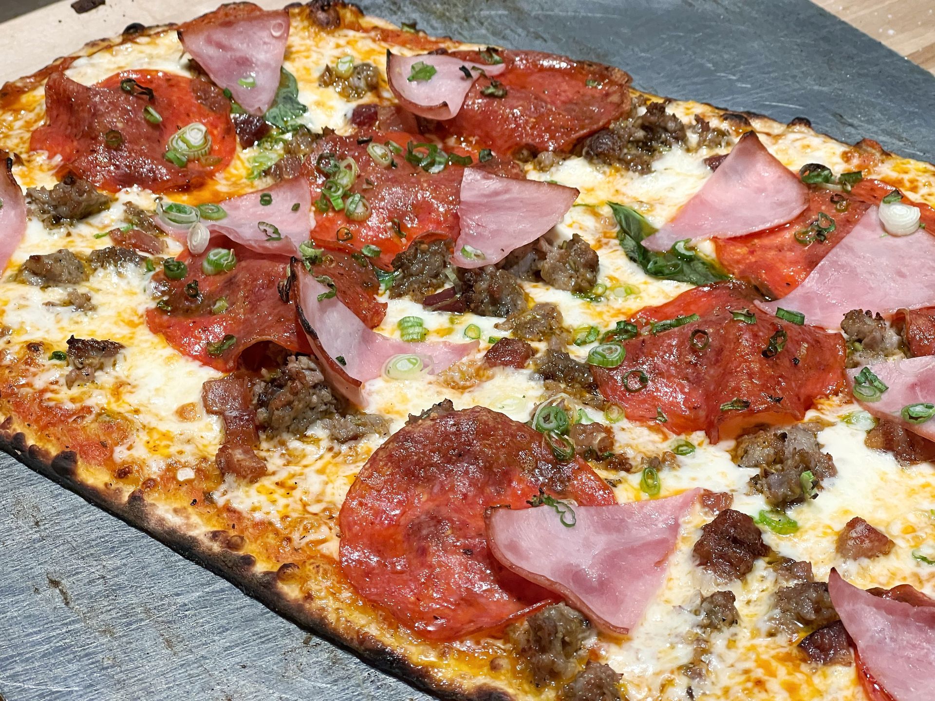 Off The Rails | PIZZA - CRAFT BEER - LIVE MUSIC