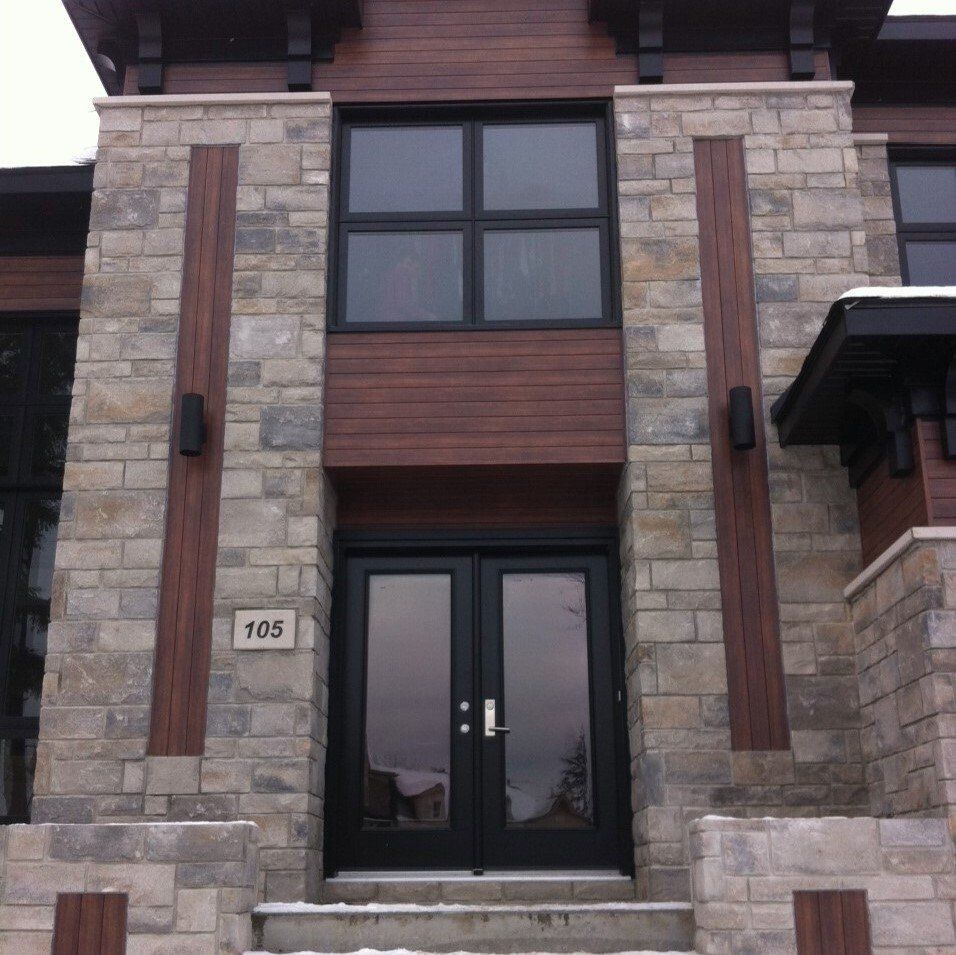 Natural Stone Siding vs Stone Veneer Siding: Pros and Cons