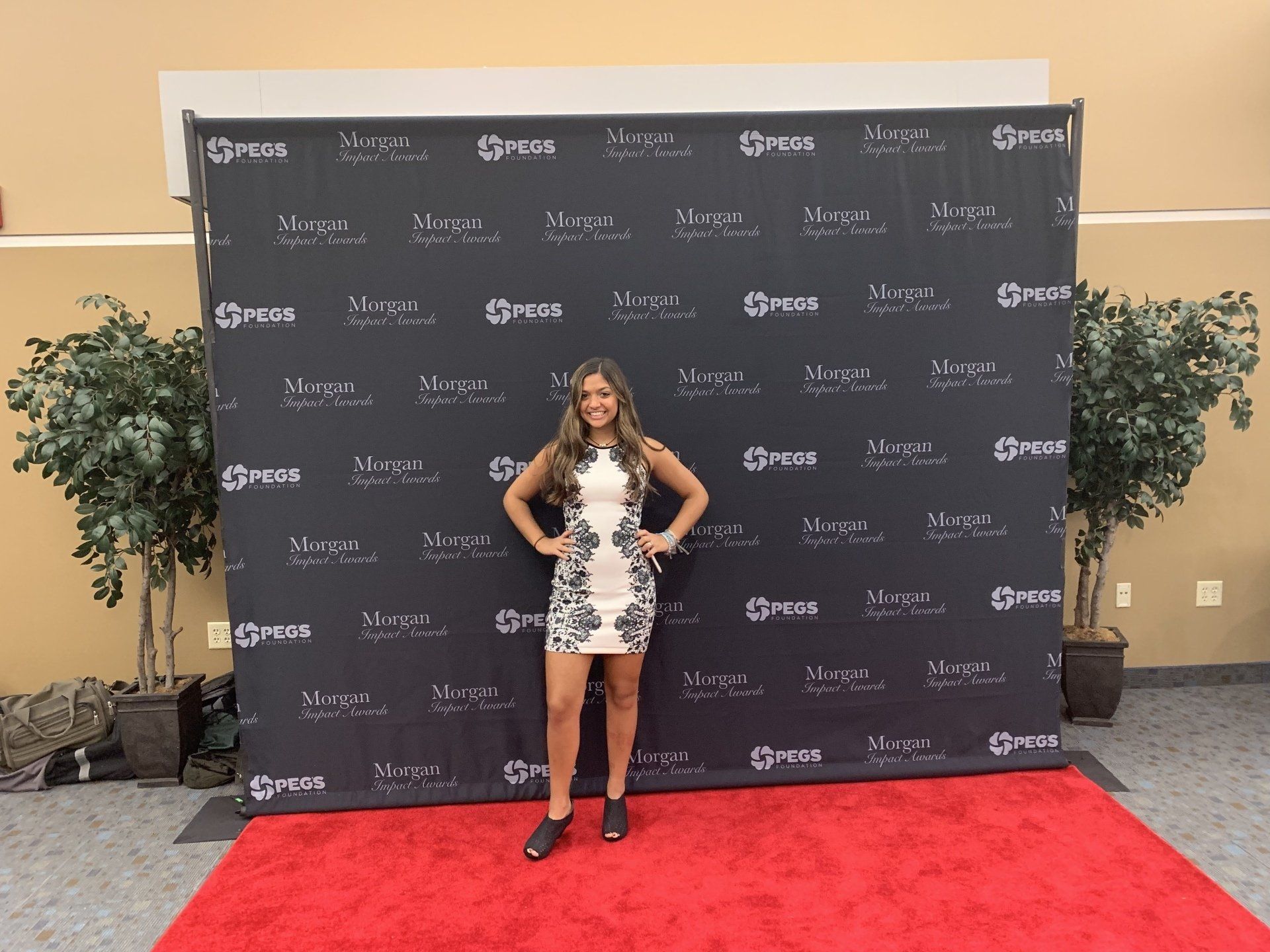 WE BRING YOUR BRAND TO LIFE - Central Graphics