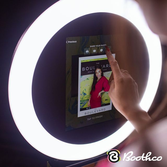 Digital photo booth store