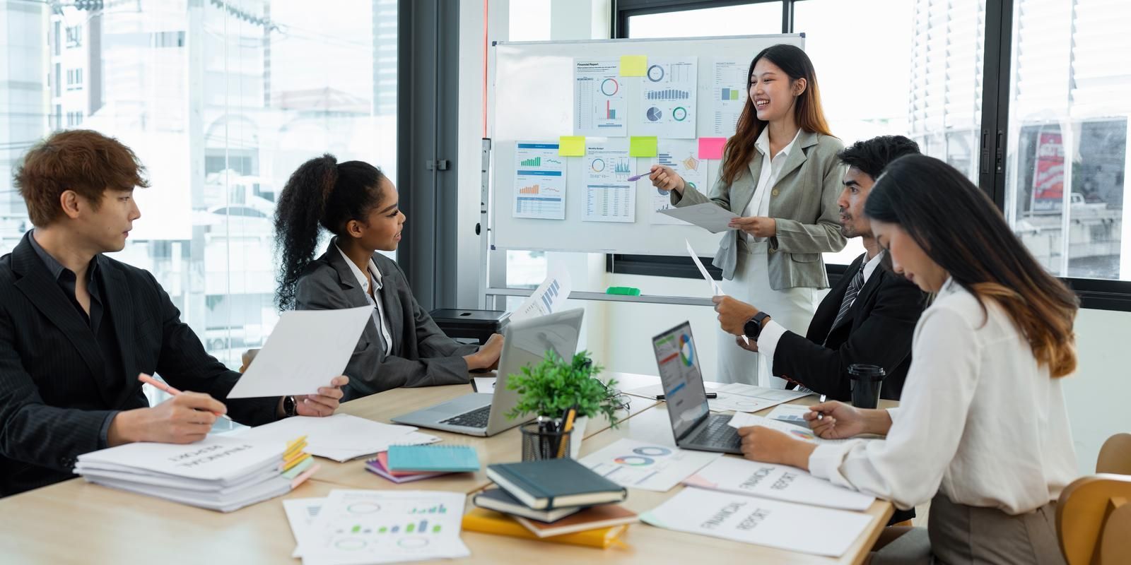 What are the parts of a marketing plan?