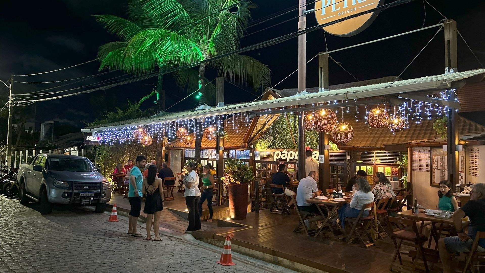 Vida Noturna em Natal: Bares, Baladas e Entretenimento Noturno