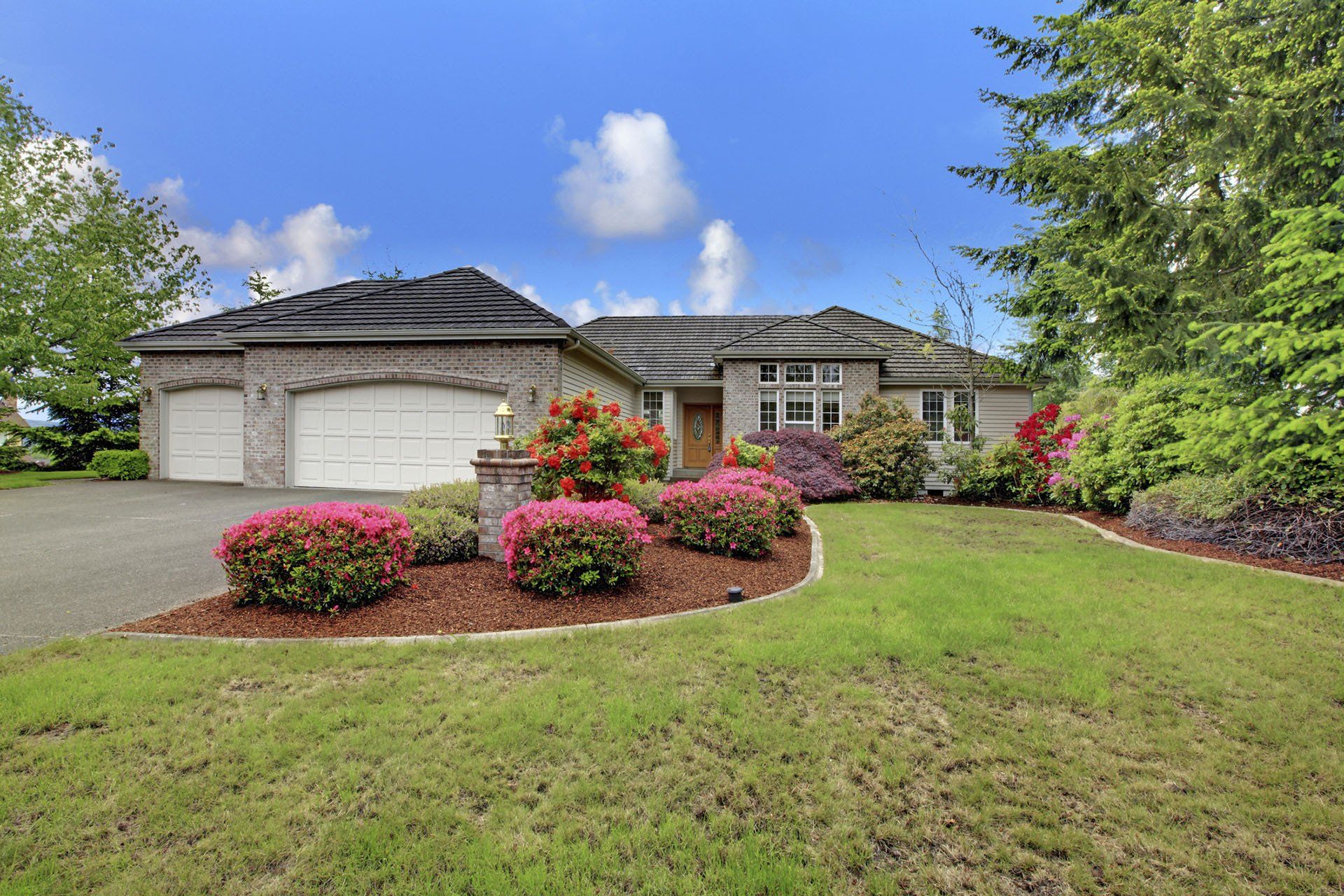 Concrete Curbing vs. Traditional Forming: Pros and Cons | Decorative ...