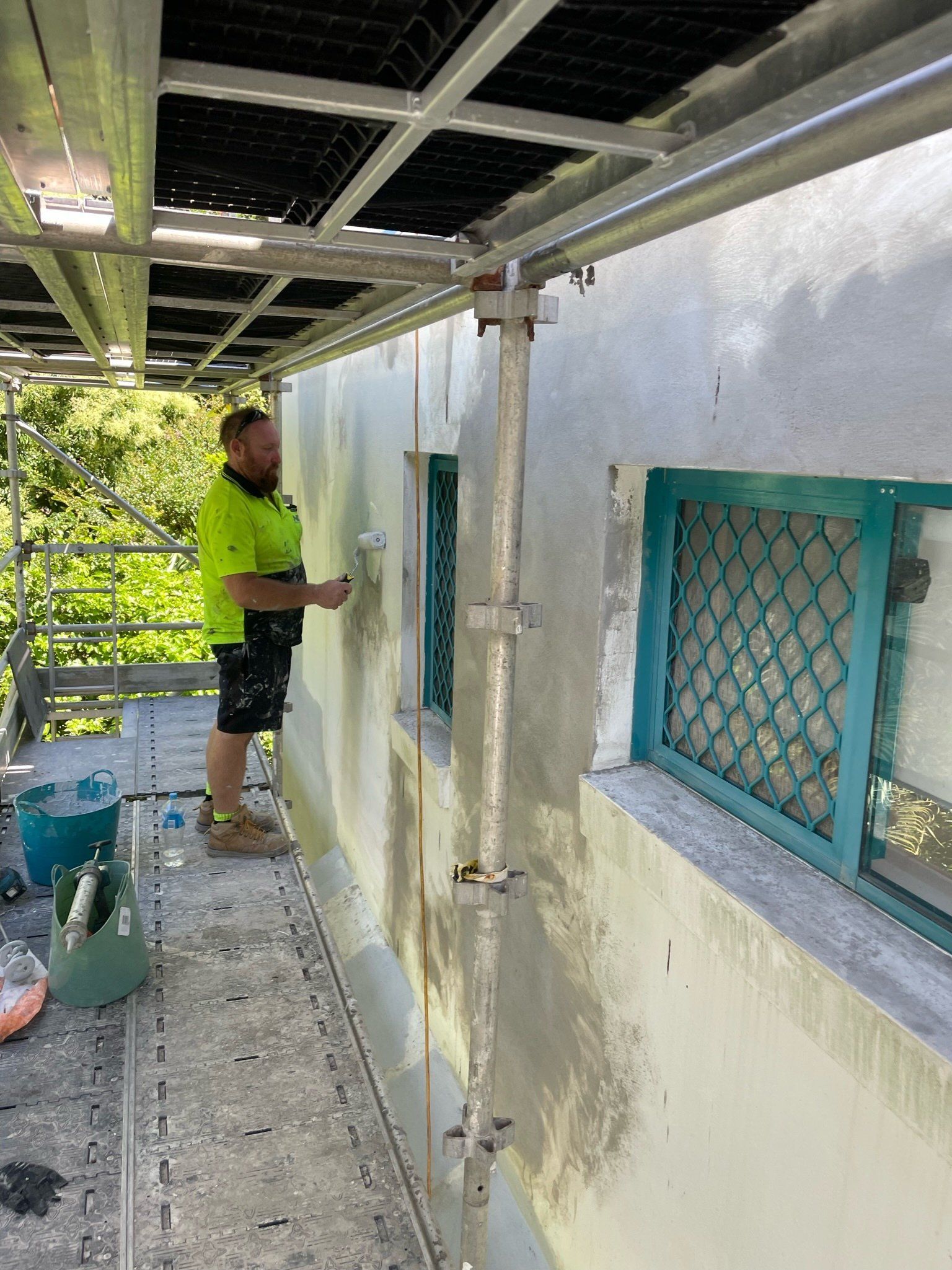 BUILDING FACADE CRACK REPAIR, RENDER & REPAINT