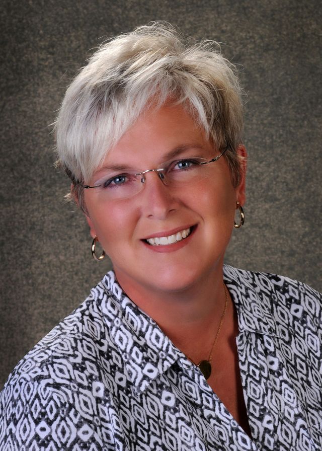 Julie Huber's Instagram, Twitter & Facebook on IDCrawl