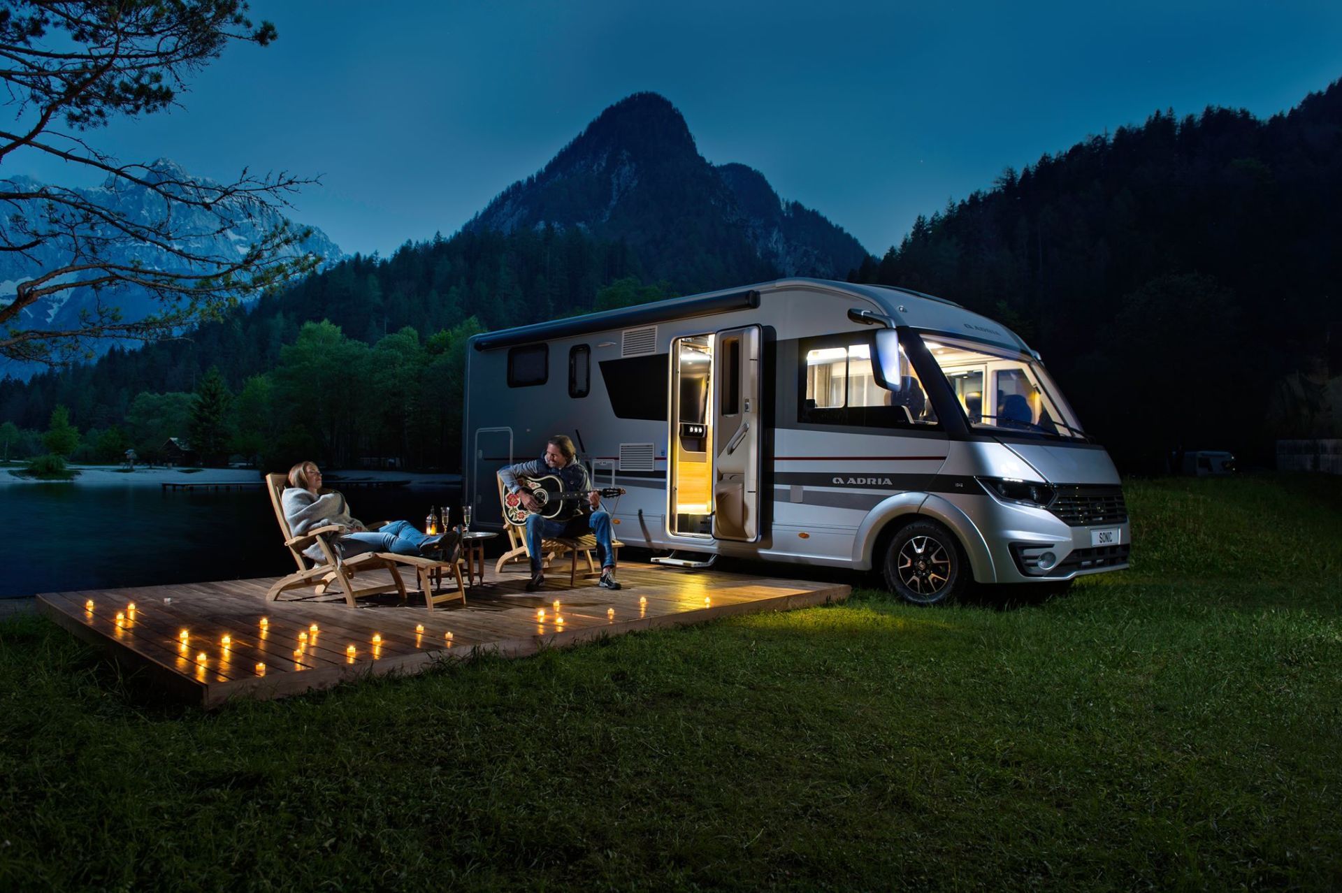 Caravanhallen i Sthlm | Husbilar & Husvagnar | 60 år