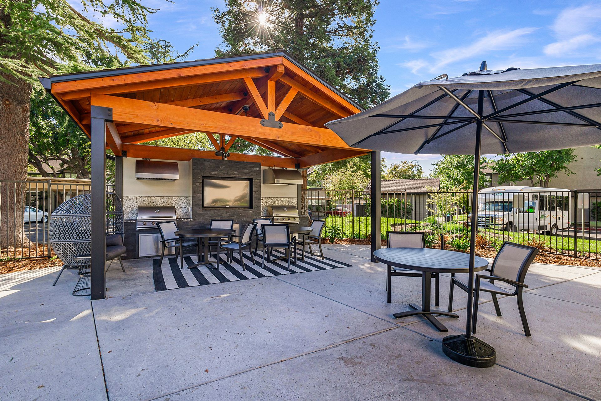 Amanda Place Apartments | Hignell Rentals Move In Specials